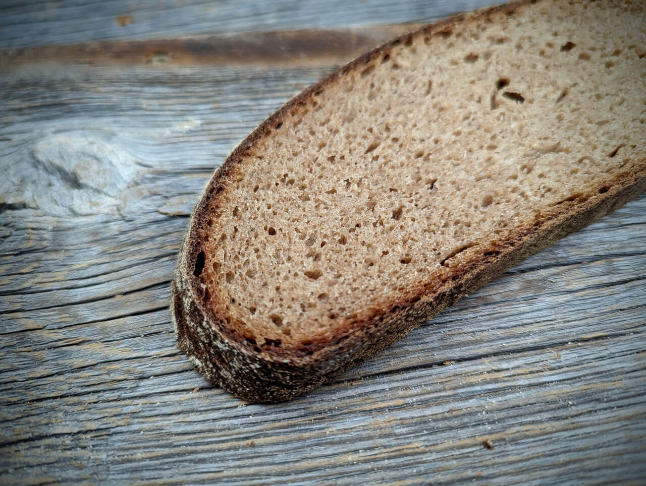 Vollkorn Bauernbrot Lecker mit Roggensauer und Altbrot